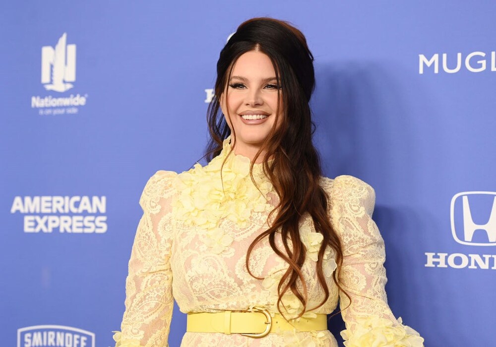 Workers unite! Lana Del Rey is bussing tables at Waffle House | Dazed
