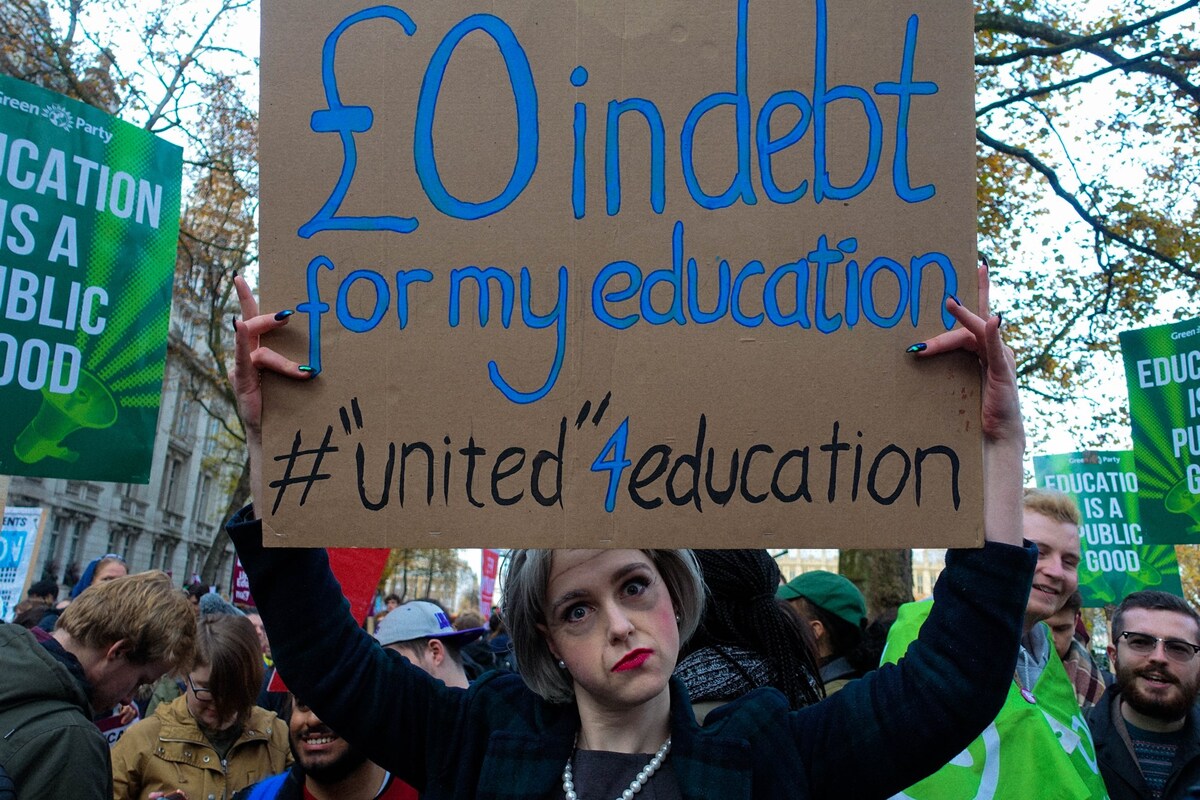 15,000 students march in London to protest education cuts | Dazed
