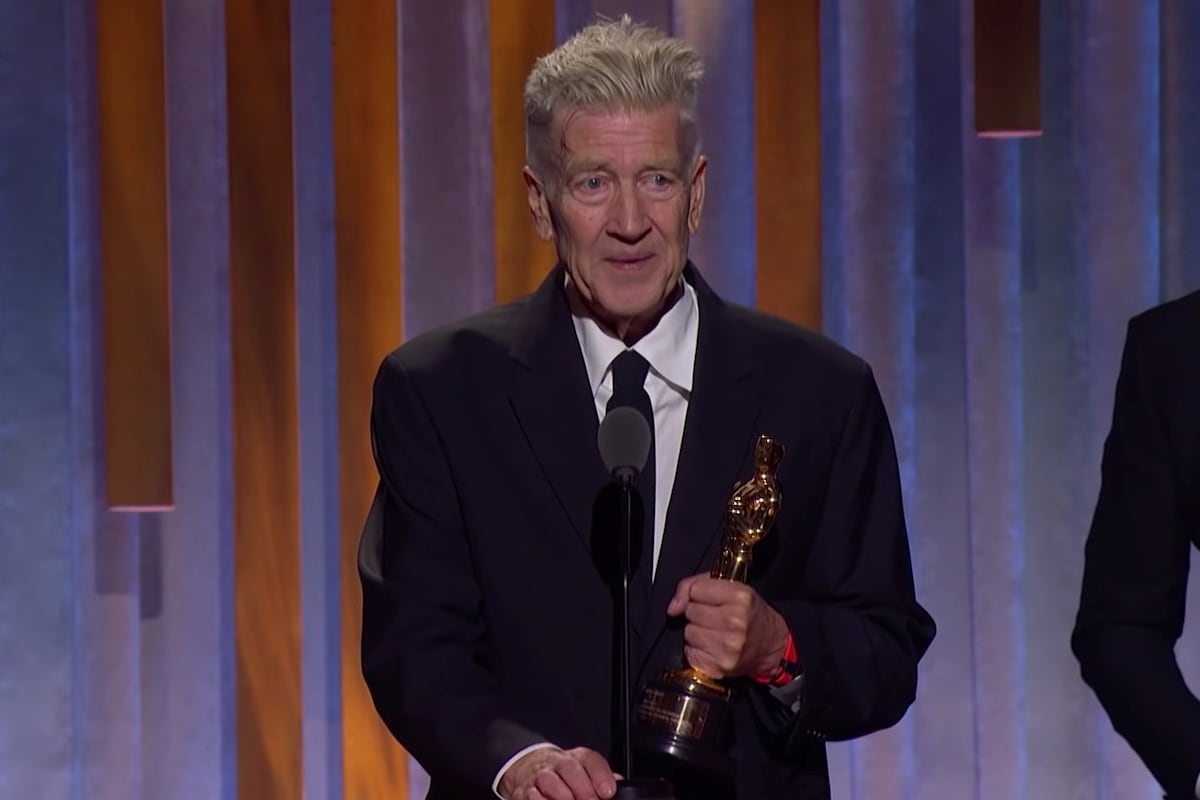 David Lynch finally receives an Oscar, gives very David Lynch speech ...