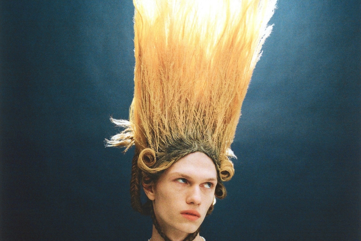 This ode to opulent historical updos will make your hair stand on end ...