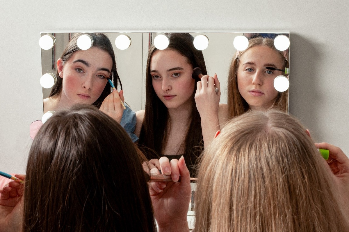 In pictures: getting ready for a girls’ night out | Dazed