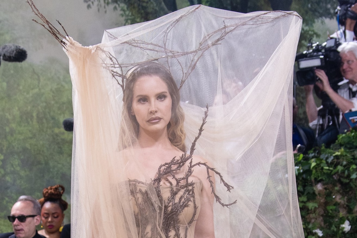 Met Gala 2024: Lana Del Rey let McQueen turn her into a wistful tree ...