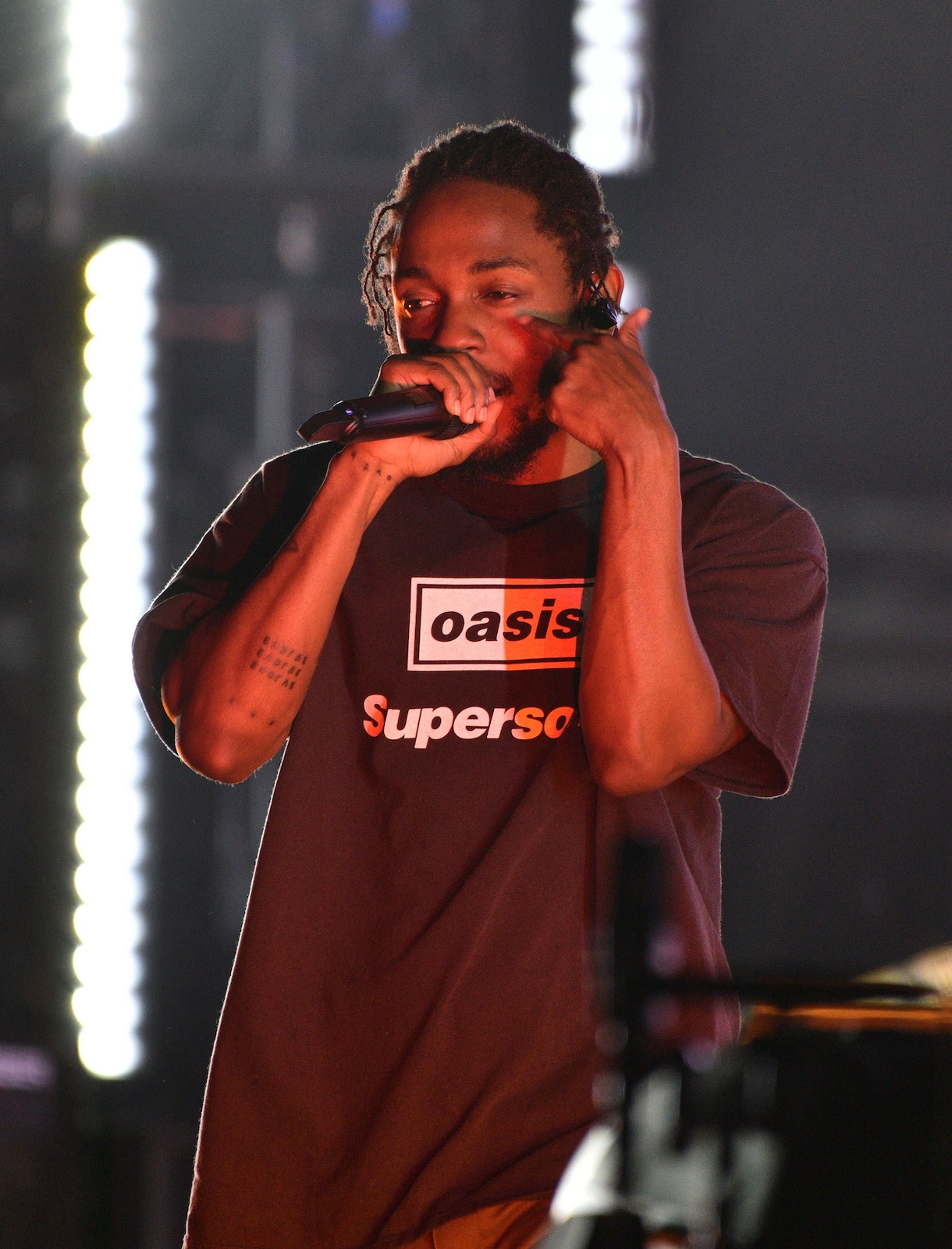 Did Kendrick write his Drake diss in an Oasis t-shirt? An investigation ...