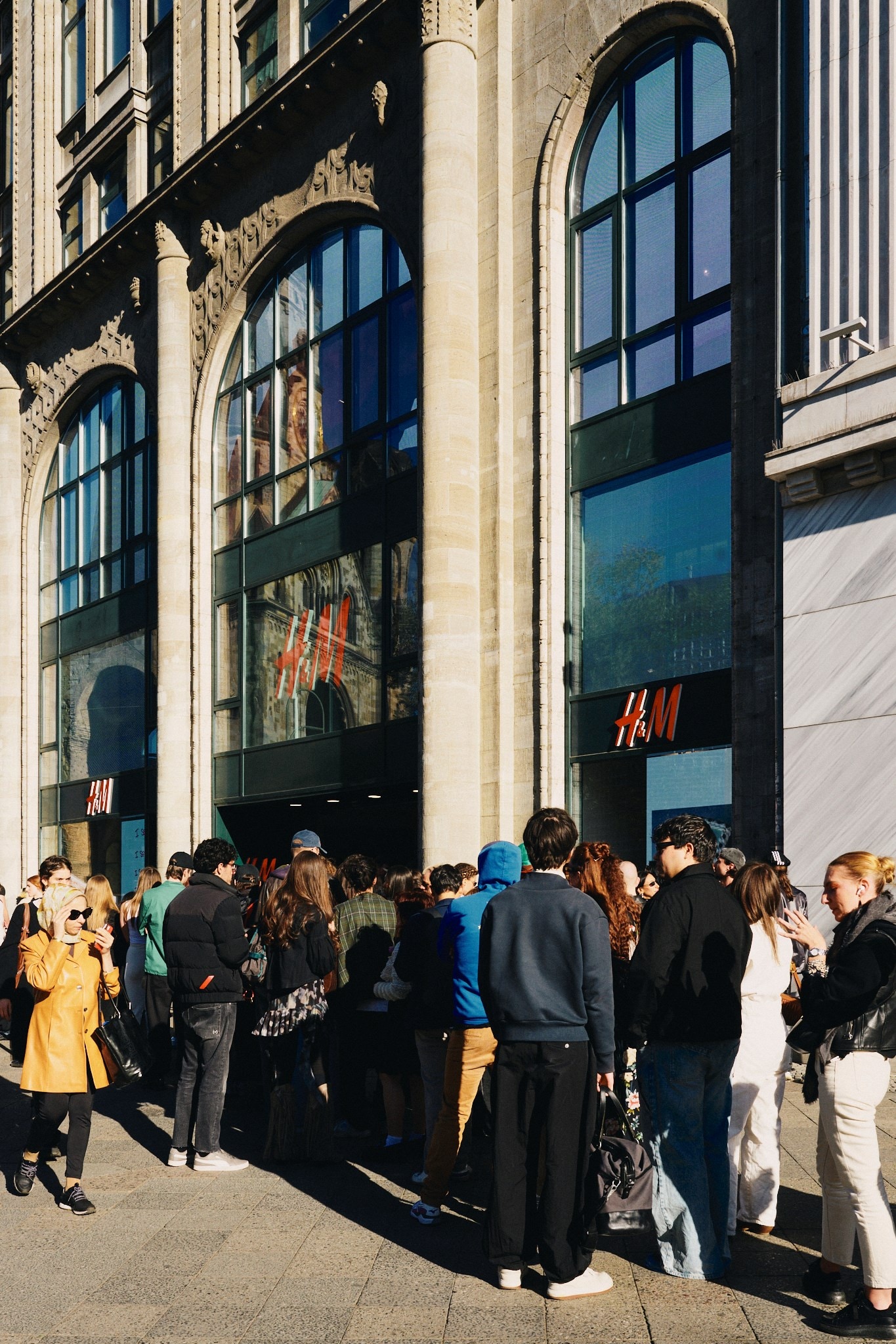 What went down at COUCOU CHLOE’s pop-up bakery in H&M Berlin | Dazed