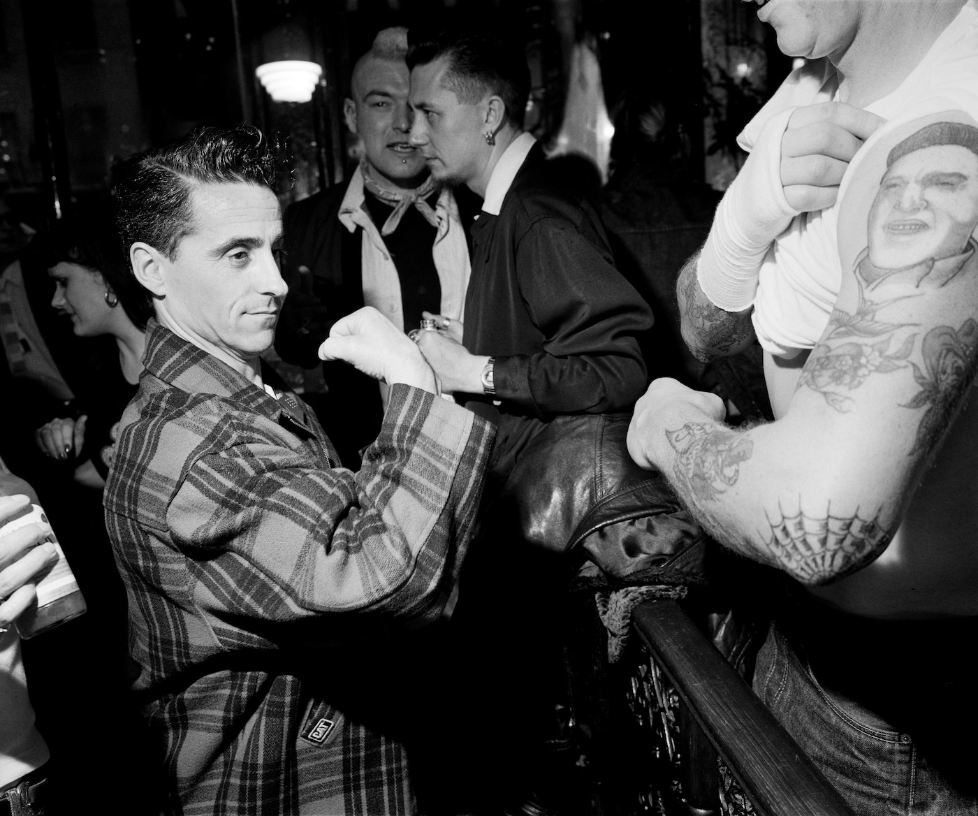 These photos capture the hedonistic club culture of late 90s Britain ...