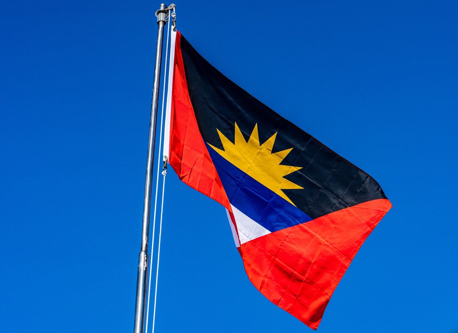 Go off, king: Antigua and Barbuda set to put monarchy to the public ...