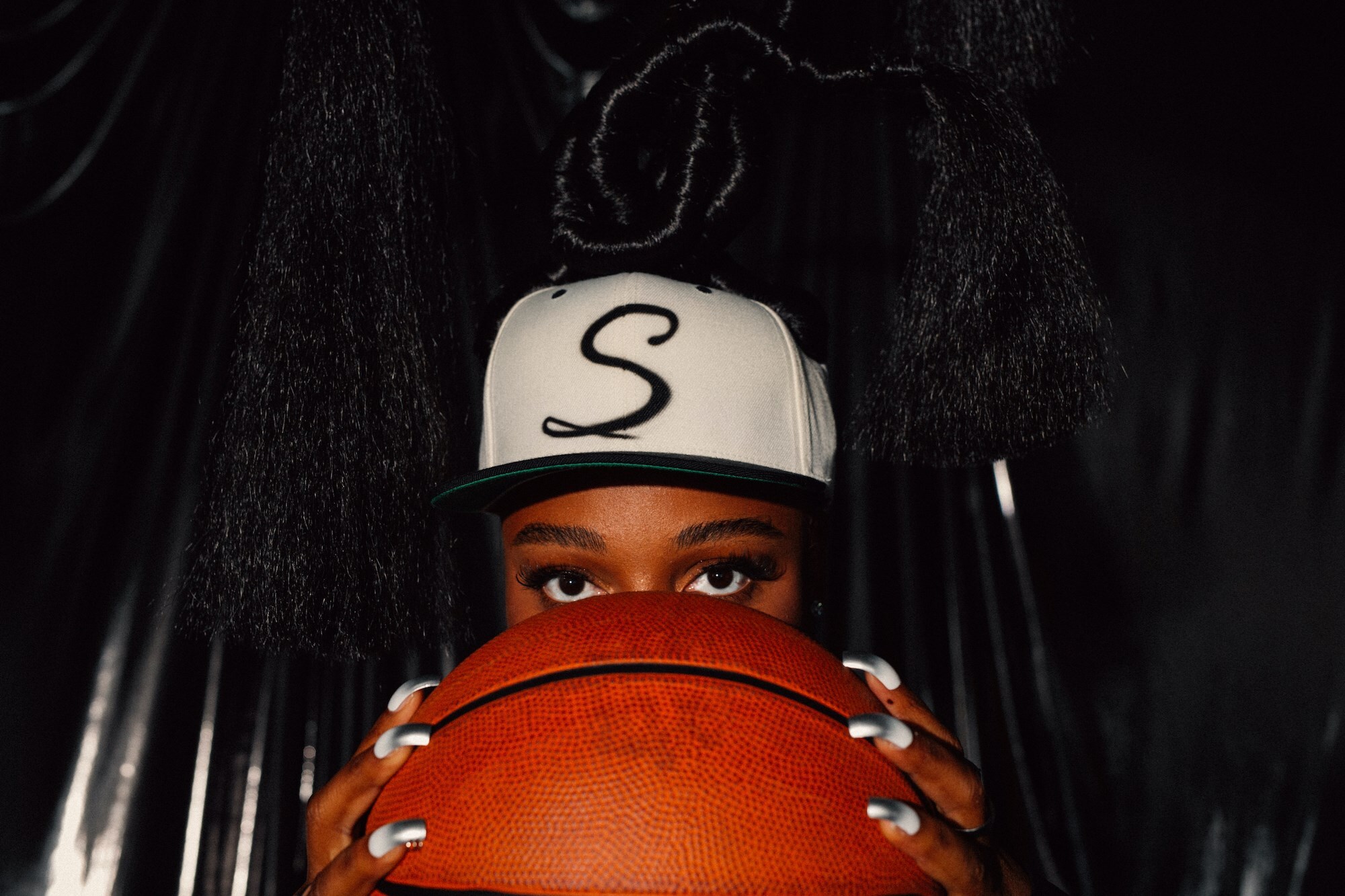 Nike swoosh brows & bubble braids: SHAVONE.’s tribute to a basketball ...
