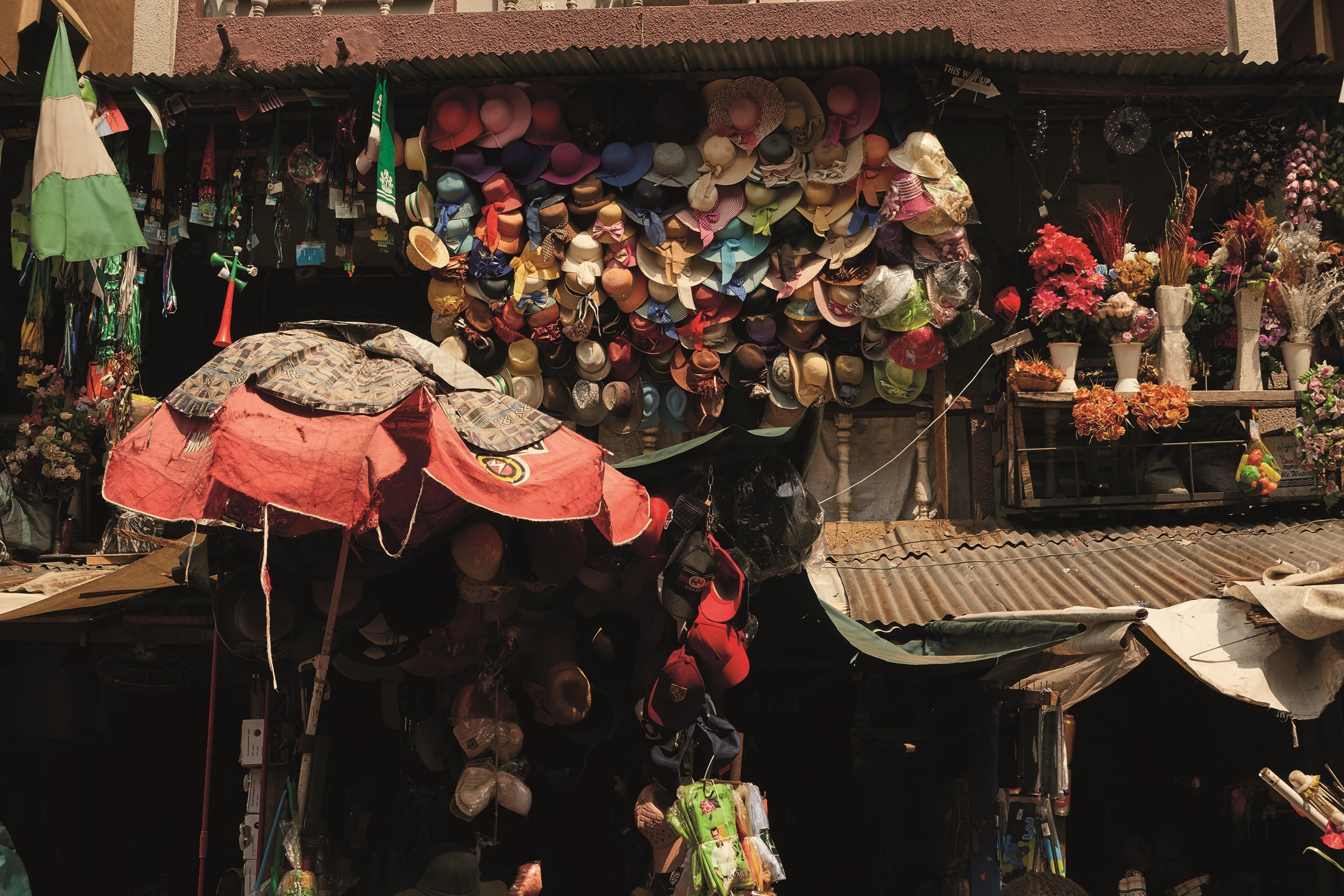 These photos show the chaotic beauty of West African markets | Dazed