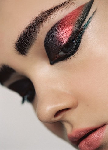 Watch Isamaya Ffrench create Extrême beauty looks for Tom Ford | Dazed