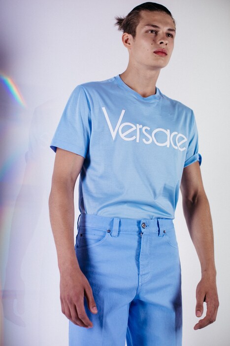 Versace’s SS18 show paid tribute to founder Gianni Menswear | Dazed