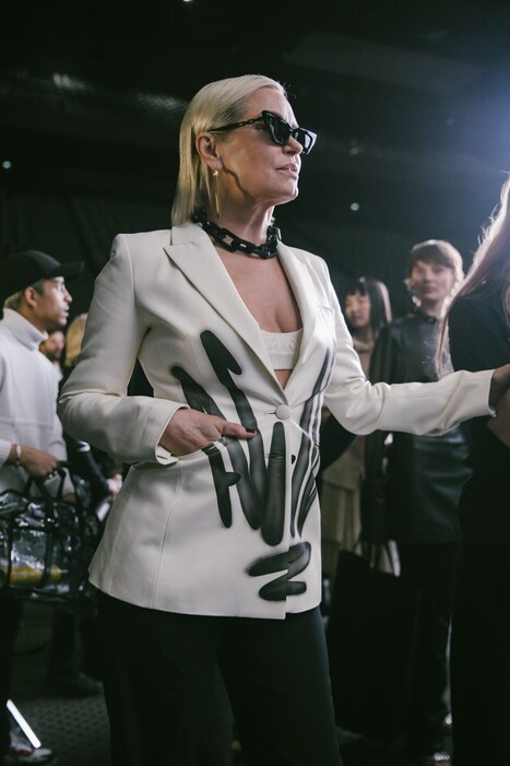 Yolanda Hadid joined Bella and Gigi on the Off-White runway Womenswear ...