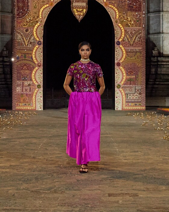 Dior beamed a behemoth collection through the Gateway of India | Dazed