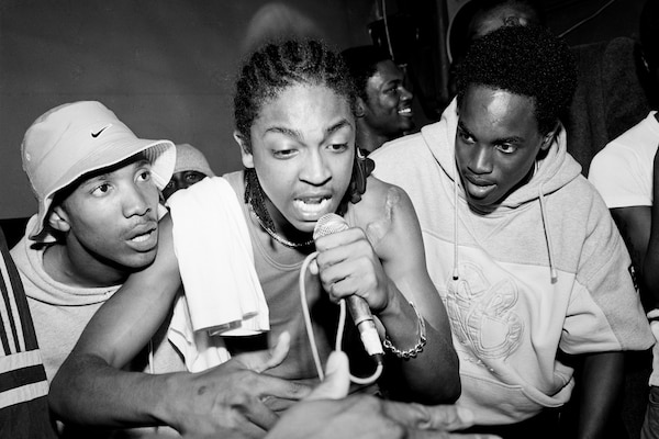 These photos capture the hedonistic club culture of late 90s Britain ...