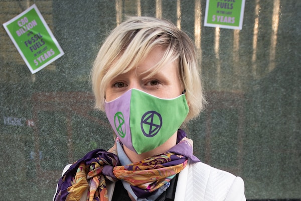 Extinction Rebellion co-founder Clare Farrell on smashing up HSBC bank ...