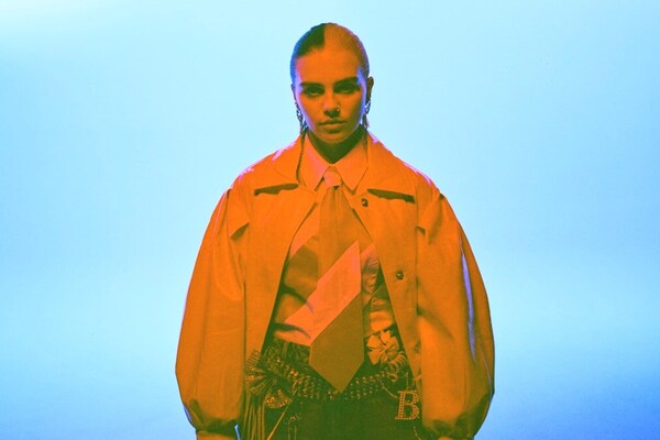 Issey Cross makes tantalising, technicolour pop music that has your ...