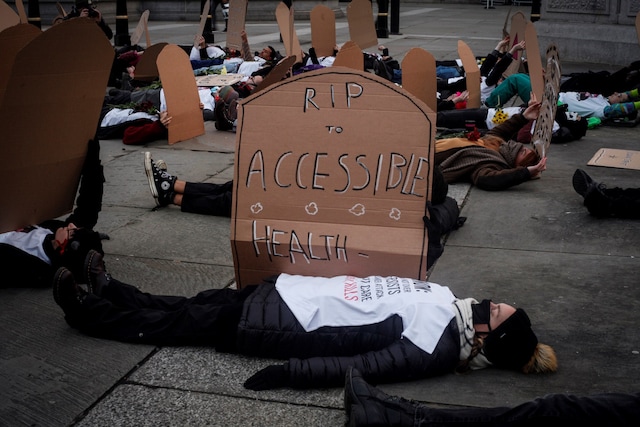 Why these protestors staged a mass die-in on World AIDS Day | Dazed