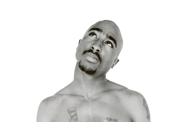 Legends only: rare photos of Tupac are being published for the first ...