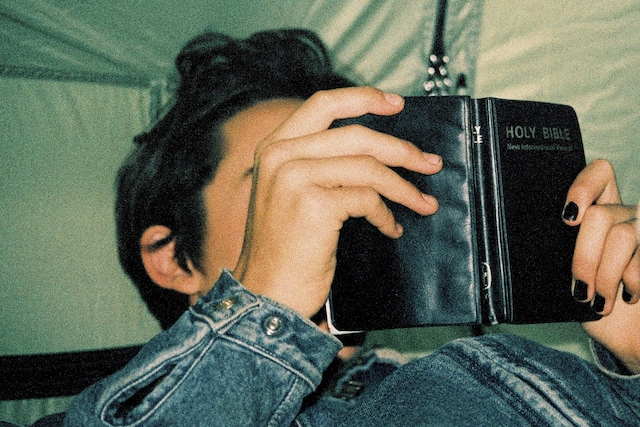 ‘Boys, bongs, braces’: These evocative photos explore memories of ...