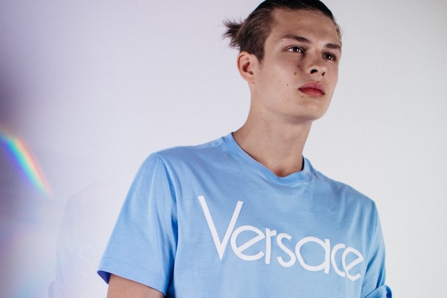 Versace’s SS18 show paid tribute to founder Gianni Menswear | Dazed