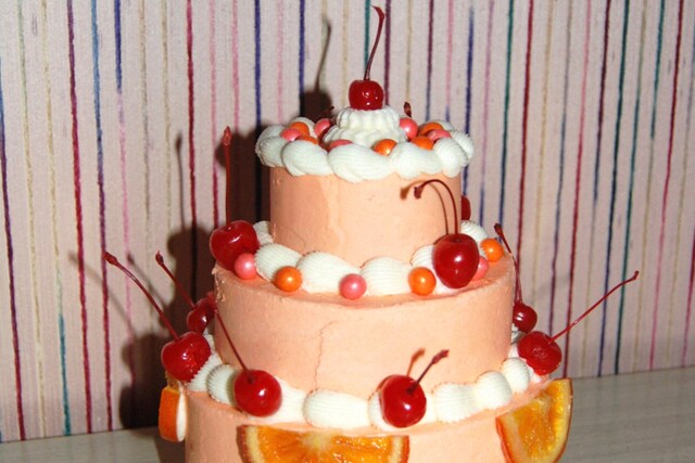 The baker creating sumptuous weed cakes to banish stoner stereotypes ...