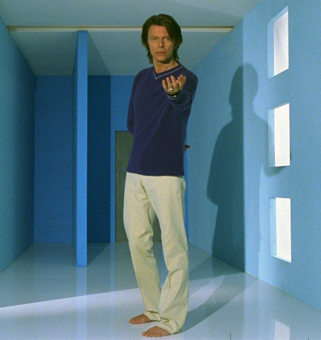 Watch David Bowie strike some ‘iconic’ moves in previously unseen ...