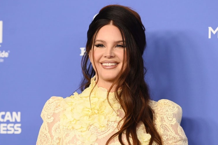 Workers unite! Lana Del Rey is bussing tables at Waffle House | Dazed