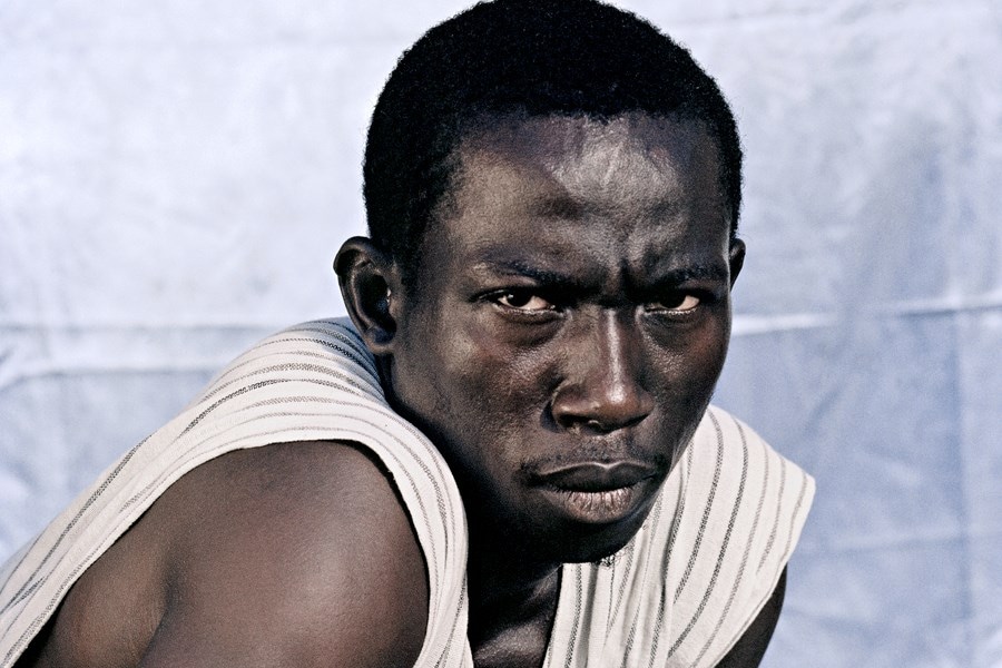 These theatrical photos reclaim Guinean identity from the Western gaze ...